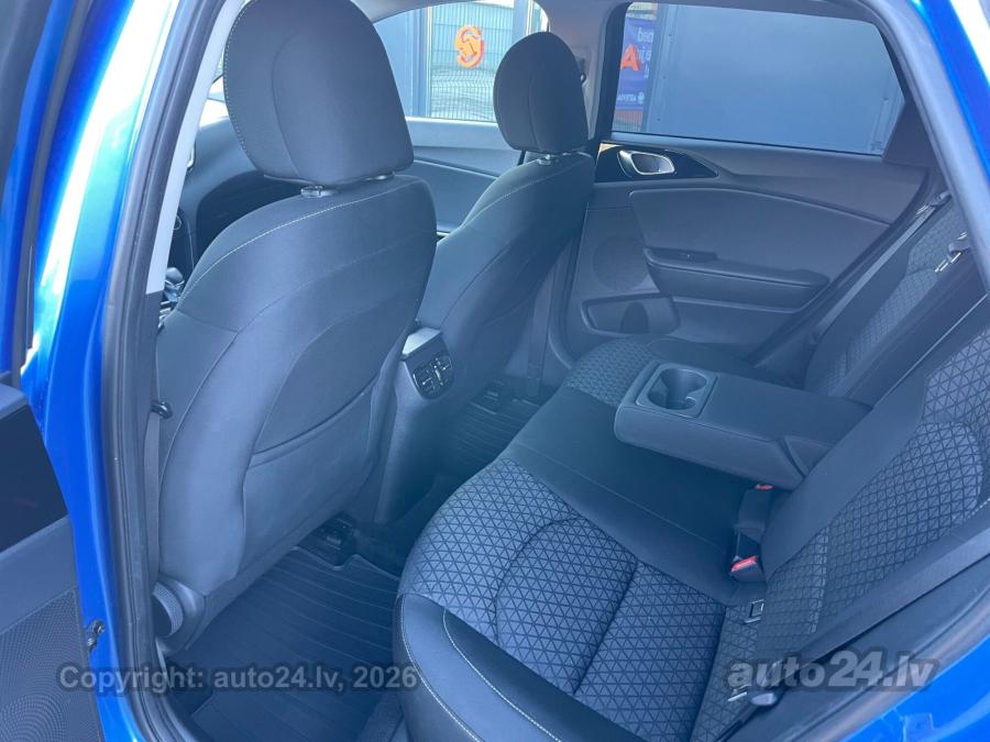 Zils Kia Ceed 2019 Tallina, ar dzinēja tilpumu 1.60 L un nobraukumu 165 tūkst. km par 11990 €, foto 10 vietnē AUTOMOTO.COM.LV