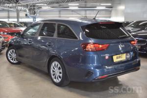 Blue Kia Ceed 2019 in Riga, with an engine capacity of 1.60 L and mileage of 177 thousand km for 8400 €, photo 3 on AUTOMOTO.COM.LV