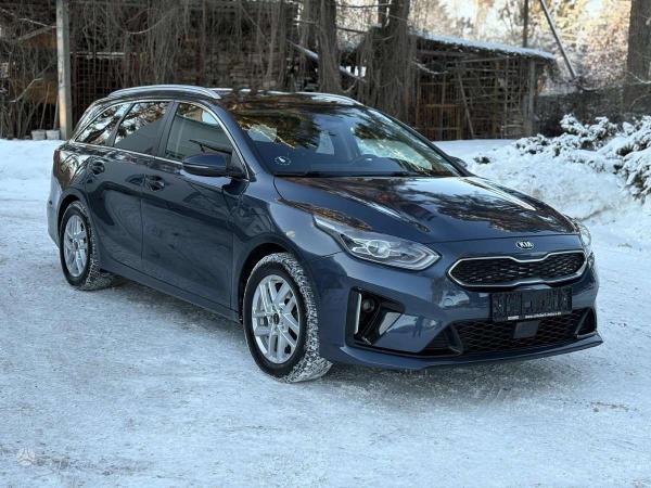 Blue Kia Ceed 2020 in Vilnius, with an engine capacity of 1.60 L and mileage of 150 thousand km for 14999 €, photo 1 on AUTOMOTO.COM.LV