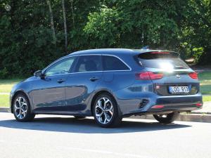 Blue Kia Ceed 2020 in Vilnius, with an engine capacity of 1.35 L and mileage of 97 thousand km for 13990 €, photo 3 on AUTOMOTO.COM.LV