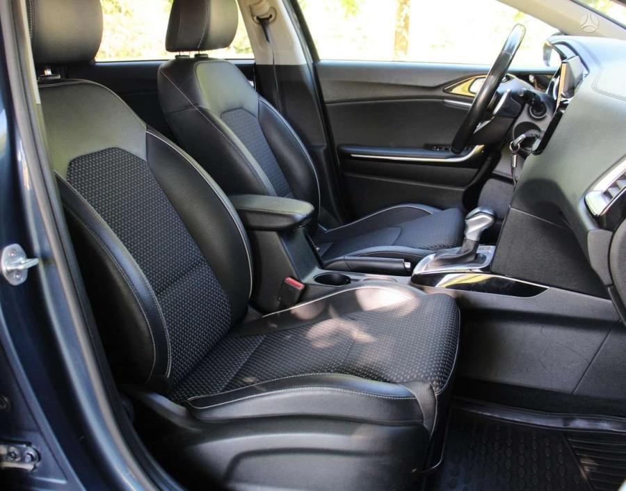 Blue Kia Ceed 2020 in Vilnius, with an engine capacity of 1.35 L and mileage of 97 thousand km for 13990 €, photo 9 on AUTOMOTO.COM.LV