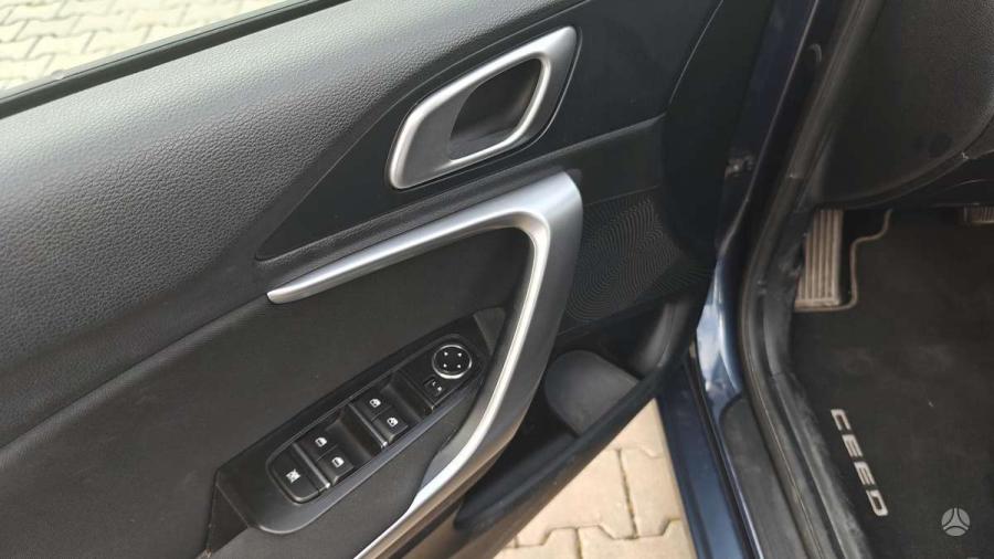 Blue Kia Ceed 2020 in Kaunas, with an engine capacity of 1.35 L and mileage of 94 thousand km for 13200 €, photo 20 on AUTOMOTO.COM.LV