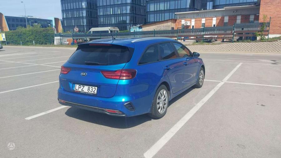 Blue Kia Ceed 2020 in Vilnius, with an engine capacity of 1.60 L and mileage of 180 thousand km for 4800 €, photo 5 on AUTOMOTO.COM.LV