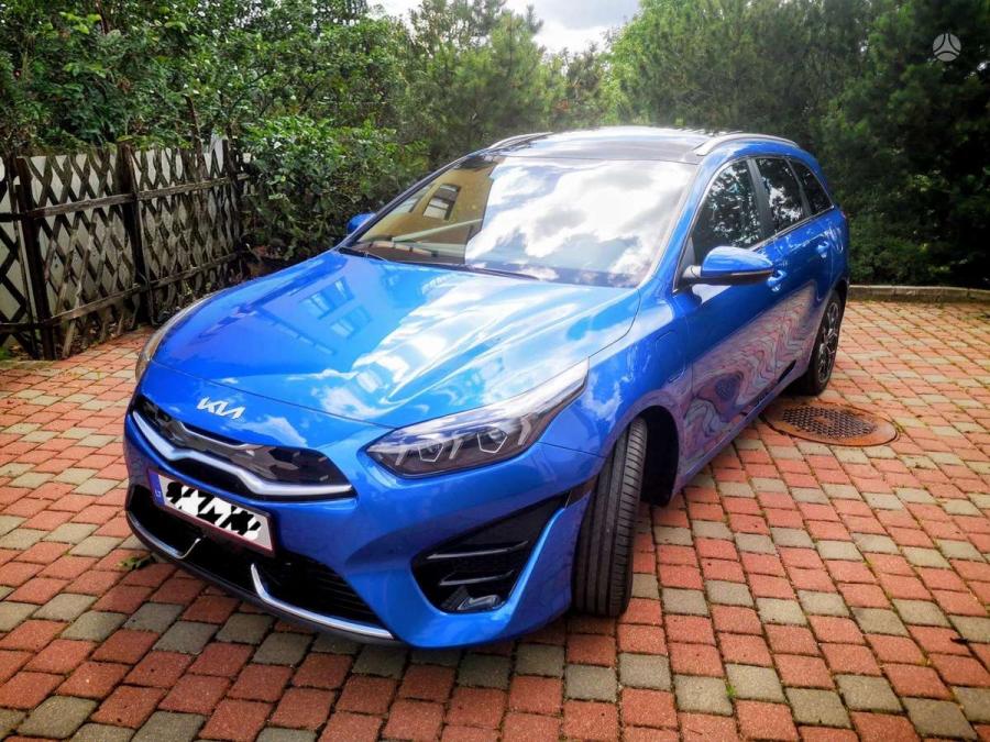 Blue Kia Ceed 2022 in Kaunas, with an engine capacity of 1.58 L and mileage of 65 thousand km for 17450 €, photo 4 on AUTOMOTO.COM.LV