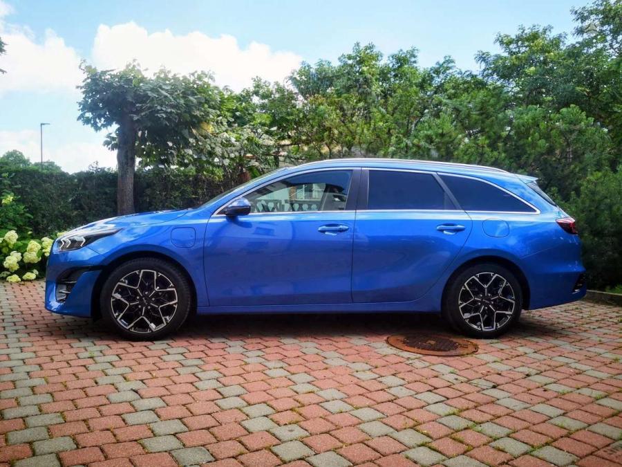 Blue Kia Ceed 2022 in Kaunas, with an engine capacity of 1.58 L and mileage of 65 thousand km for 17450 €, photo 8 on AUTOMOTO.COM.LV