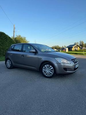 Brown Kia Ceed 2007 in Riga, with an engine capacity of 1.40 L and mileage of 320 thousand km for 1600 €, photo 3 on AUTOMOTO.COM.LV