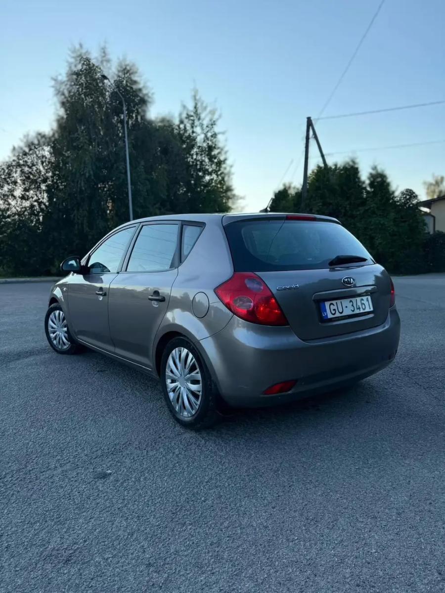 Brown Kia Ceed 2007 in Riga, with an engine capacity of 1.40 L and mileage of 320 thousand km for 1600 €, photo 4 on AUTOMOTO.COM.LV