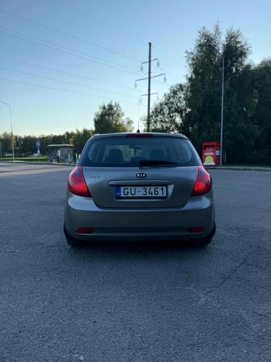 Brown Kia Ceed 2007 in Riga, with an engine capacity of 1.40 L and mileage of 320 thousand km for 1600 €, photo 6 on AUTOMOTO.COM.LV