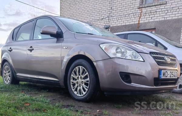Brūns Kia Ceed 2007 Liepāja, ar dzinēja tilpumu 1.60 L un nobraukumu 383 tūkst. km par 600 €, foto 3 vietnē AUTOMOTO.COM.LV