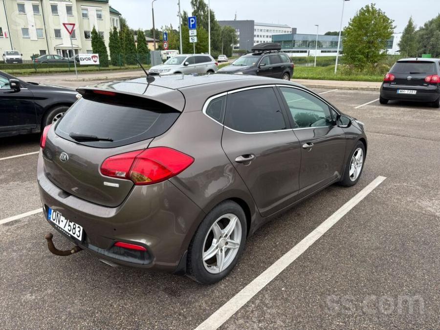 Brūns Kia Ceed 2013 Daugavpils, ar dzinēja tilpumu 1.60 L un nobraukumu 285 tūkst. km par 2950 €, foto 5 vietnē AUTOMOTO.COM.LV