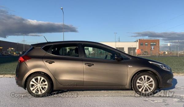 Brown Kia Ceed 2014 in Tallinn, with an engine capacity of 1.60 L and mileage of 199 thousand km for 5490 €, photo 3 on AUTOMOTO.COM.LV