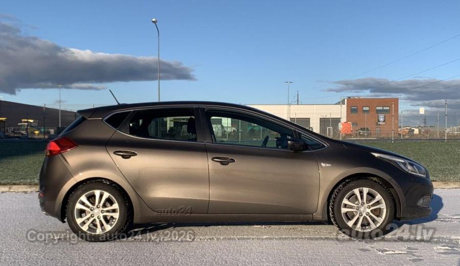 Brown Kia Ceed 2014 in Tallinn, with an engine capacity of 1.60 L and mileage of 199 thousand km for 5490 €, photo 3 on AUTOMOTO.COM.LV