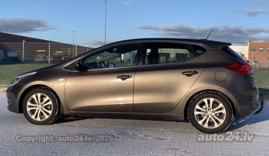 Brown Kia Ceed 2014 in Tallinn, with an engine capacity of 1.60 L and mileage of 199 thousand km for 5490 €, photo 4 on AUTOMOTO.COM.LV