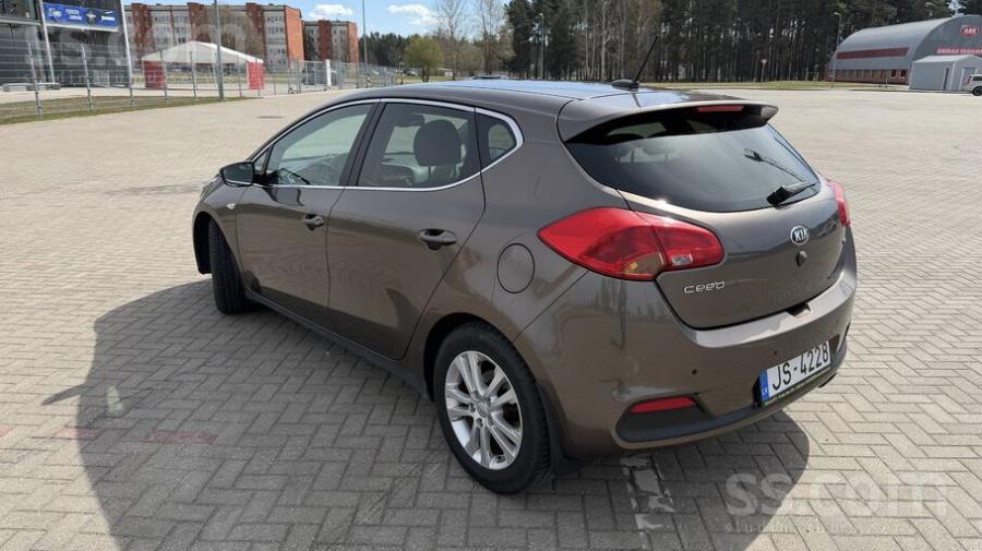 Brown Kia Ceed 2014 in Valmiera, with an engine capacity of 1.60 L and mileage of 210 thousand km for 5900 €, photo 5 on AUTOMOTO.COM.LV