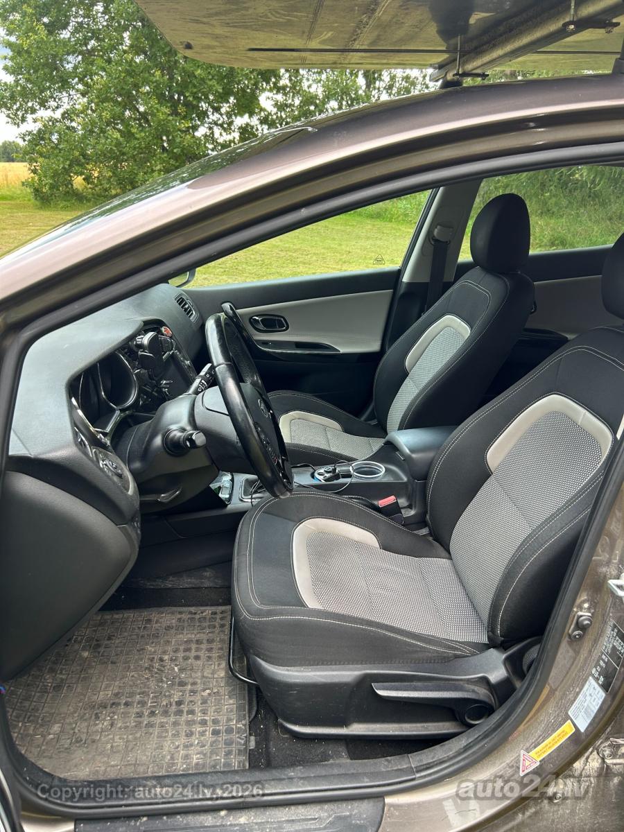 Brown Kia Ceed 2014 in Tallinn, with an engine capacity of 1.60 L and mileage of 218 thousand km for 5500 €, photo 7 on AUTOMOTO.COM.LV