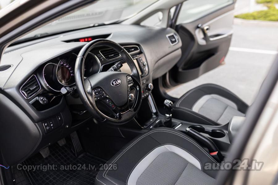 Brown Kia Ceed 2014 in Tallinn, with an engine capacity of 1.60 L and mileage of 218 thousand km for 4990 €, photo 11 on AUTOMOTO.COM.LV