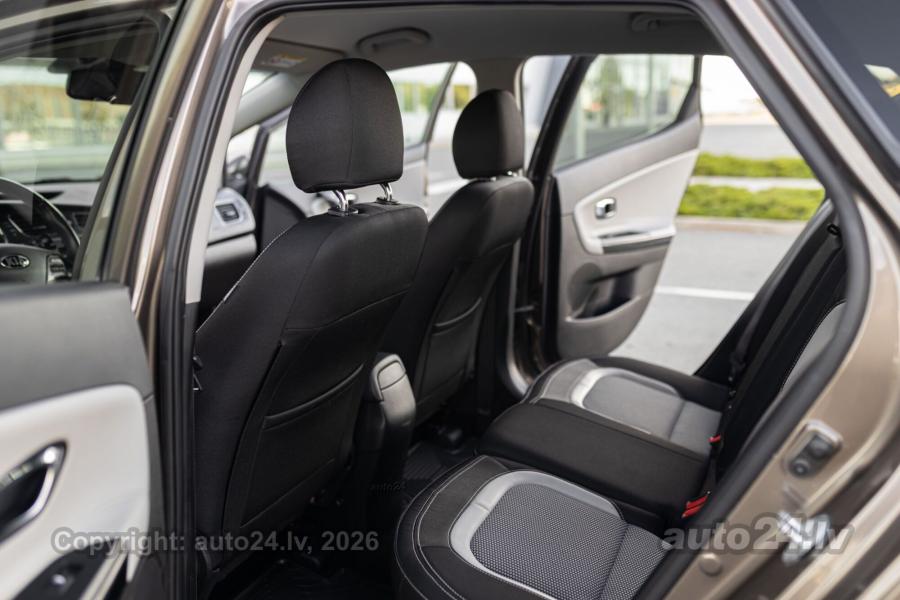 Brown Kia Ceed 2014 in Tallinn, with an engine capacity of 1.60 L and mileage of 218 thousand km for 4990 €, photo 16 on AUTOMOTO.COM.LV