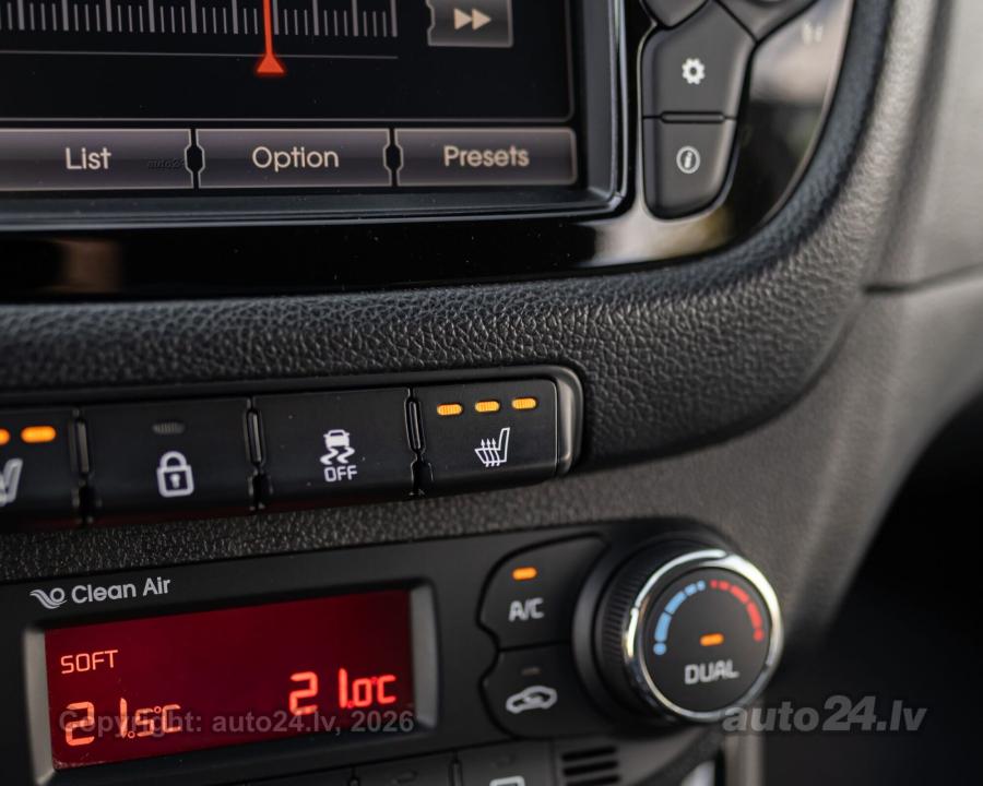 Brown Kia Ceed 2014 in Tallinn, with an engine capacity of 1.60 L and mileage of 218 thousand km for 4990 €, photo 24 on AUTOMOTO.COM.LV