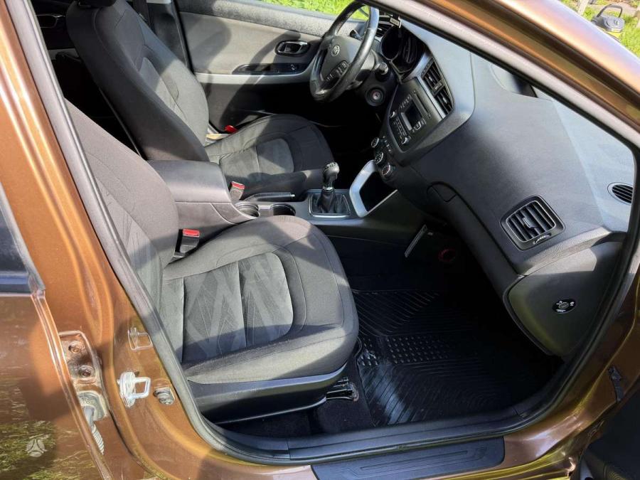 Brūns Kia Ceed 2015 Radviliškis, ar dzinēja tilpumu 1.00 L un nobraukumu 241 tūkst. km par 3750 €, foto 15 vietnē AUTOMOTO.COM.LV