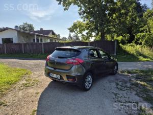 Brown Kia Ceed 2017 in Riga, with an engine capacity of 1.60 L and mileage of 292 thousand km for 5200 €, photo  on AUTOMOTO.COM.LV
