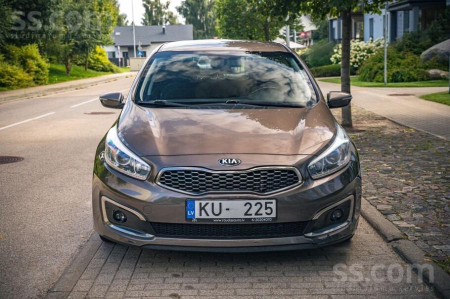 Brown Kia Ceed 2017 in Riga, with an engine capacity of 1.60 L and mileage of 292 thousand km for 5990 €, photo 3 on AUTOMOTO.COM.LV
