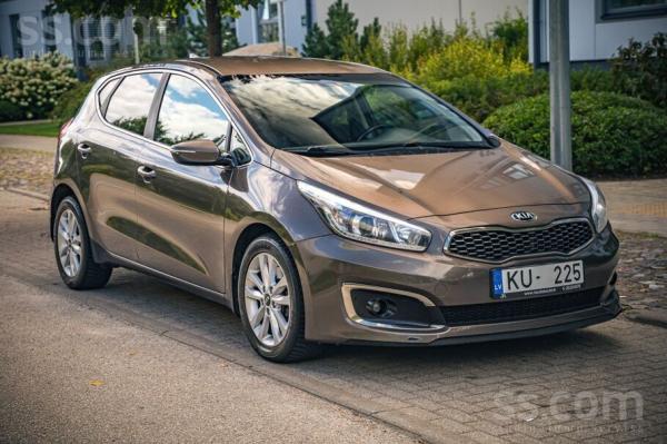 Brown Kia Ceed 2017 in Riga, with an engine capacity of 1.60 L and mileage of 292 thousand km for 5990 €, photo 4 on AUTOMOTO.COM.LV