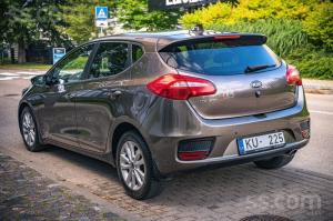Brown Kia Ceed 2017 in Riga, with an engine capacity of 1.60 L and mileage of 292 thousand km for 5990 €, photo 7 on AUTOMOTO.COM.LV