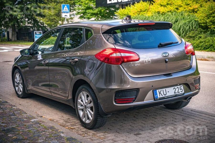 Brown Kia Ceed 2017 in Riga, with an engine capacity of 1.60 L and mileage of 292 thousand km for 5990 €, photo 7 on AUTOMOTO.COM.LV