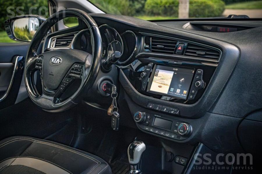 Brown Kia Ceed 2017 in Riga, with an engine capacity of 1.60 L and mileage of 292 thousand km for 5990 €, photo 12 on AUTOMOTO.COM.LV