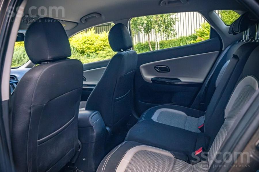 Brown Kia Ceed 2017 in Riga, with an engine capacity of 1.60 L and mileage of 292 thousand km for 5990 €, photo 16 on AUTOMOTO.COM.LV