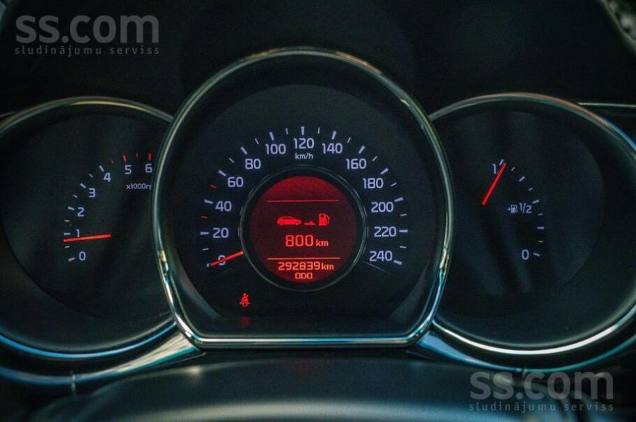 Brown Kia Ceed 2017 in Riga, with an engine capacity of 1.60 L and mileage of 292 thousand km for 5990 €, photo 20 on AUTOMOTO.COM.LV