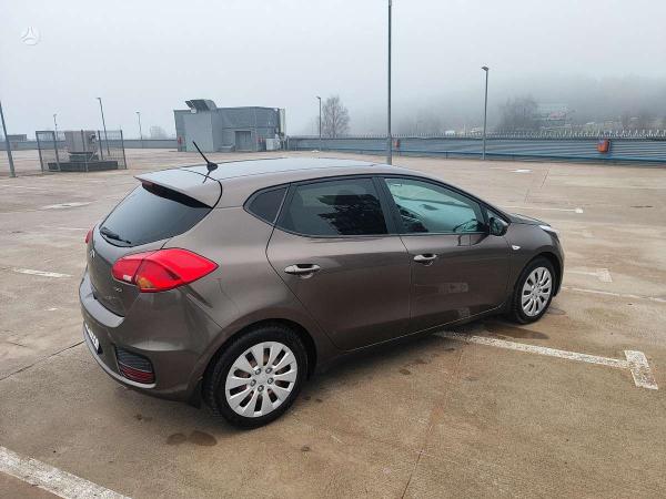 Brūns Kia Ceed 2018 Viļņa, ar dzinēja tilpumu 1.58 L un nobraukumu 310 tūkst. km par 5700 €, foto 2 vietnē AUTOMOTO.COM.LV