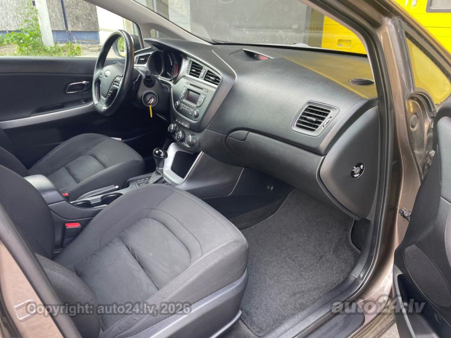 Brown Kia Ceed 2018 in Tallinn, with an engine capacity of 1.60 L and mileage of 153 thousand km for 7990 €, photo 13 on AUTOMOTO.COM.LV