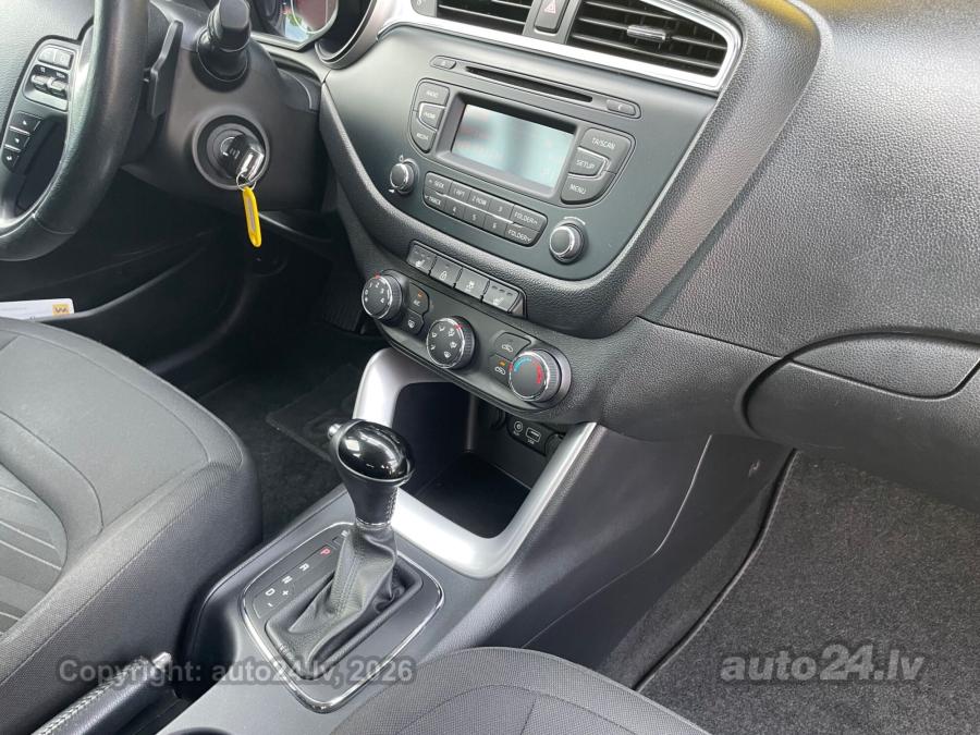 Brown Kia Ceed 2018 in Tallinn, with an engine capacity of 1.60 L and mileage of 153 thousand km for 7990 €, photo 15 on AUTOMOTO.COM.LV