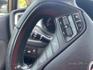Brown Kia Ceed 2018 in Tallinn, with an engine capacity of 1.60 L and mileage of 153 thousand km for 7990 €, photo 16 on AUTOMOTO.COM.LV