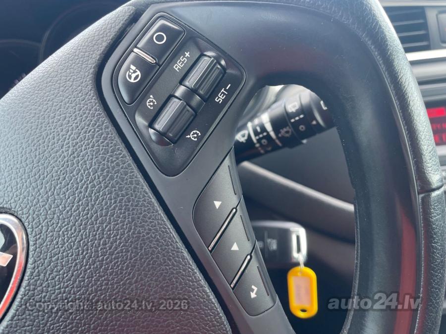Brown Kia Ceed 2018 in Tallinn, with an engine capacity of 1.60 L and mileage of 153 thousand km for 7990 €, photo 17 on AUTOMOTO.COM.LV