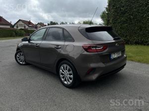 Brown Kia Ceed 2018 in Riga, with an engine capacity of 1.60 L and mileage of 148 thousand km for 7450 €, photo 3 on AUTOMOTO.COM.LV