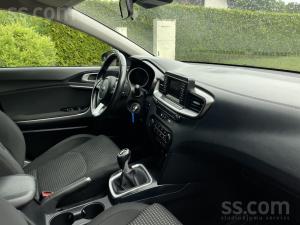 Brown Kia Ceed 2018 in Riga, with an engine capacity of 1.60 L and mileage of 148 thousand km for 7450 €, photo 10 on AUTOMOTO.COM.LV