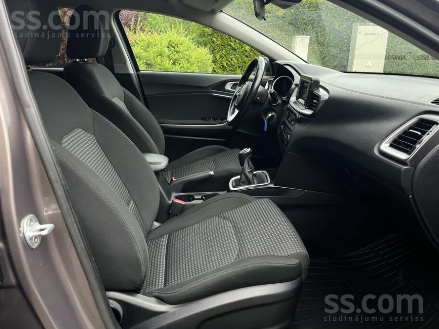 Brown Kia Ceed 2018 in Riga, with an engine capacity of 1.60 L and mileage of 148 thousand km for 7450 €, photo 12 on AUTOMOTO.COM.LV