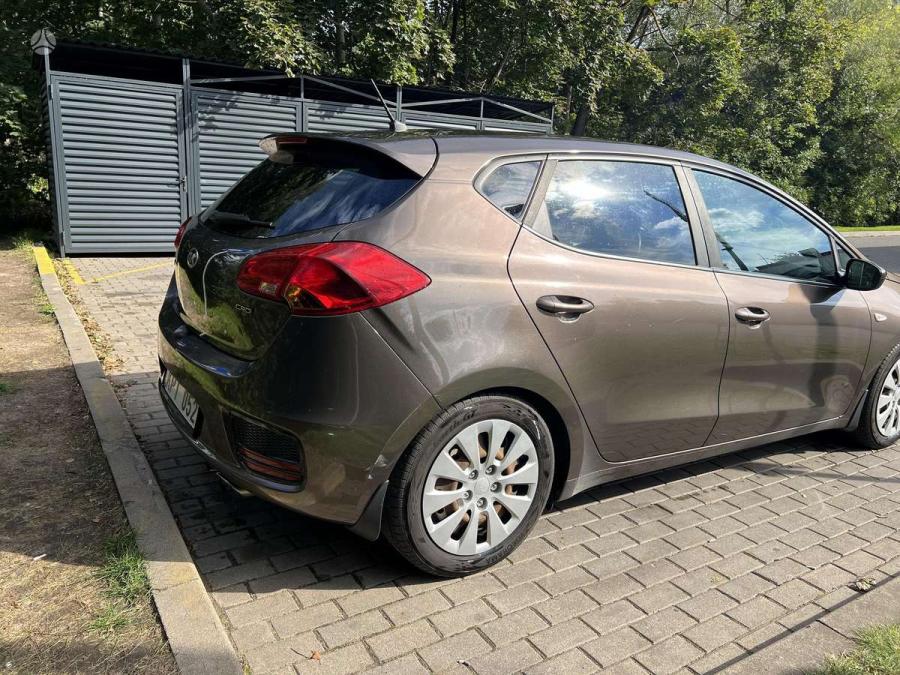 Brown Kia Ceed 2018 in Vilnius, with an engine capacity of 1.58 L and mileage of 203 thousand km for 4500 €, photo 4 on AUTOMOTO.COM.LV