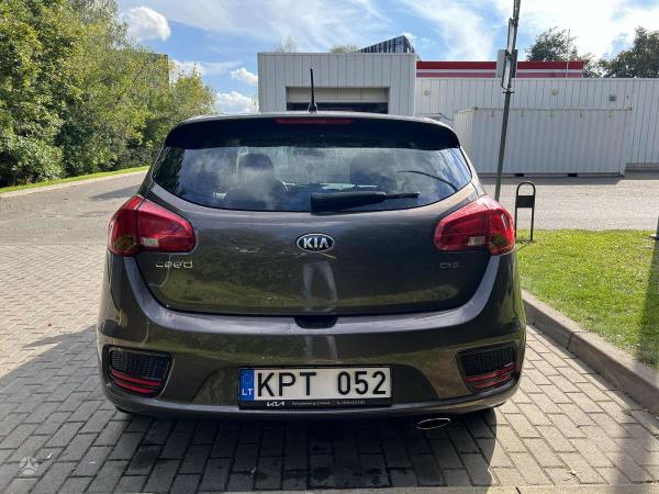 Brown Kia Ceed 2018 in Vilnius, with an engine capacity of 1.58 L and mileage of 203 thousand km for 4500 €, photo 5 on AUTOMOTO.COM.LV