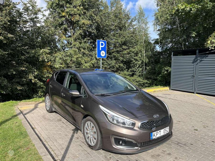 Brown Kia Ceed 2018 in Vilnius, with an engine capacity of 1.58 L and mileage of 203 thousand km for 4500 €, photo 7 on AUTOMOTO.COM.LV