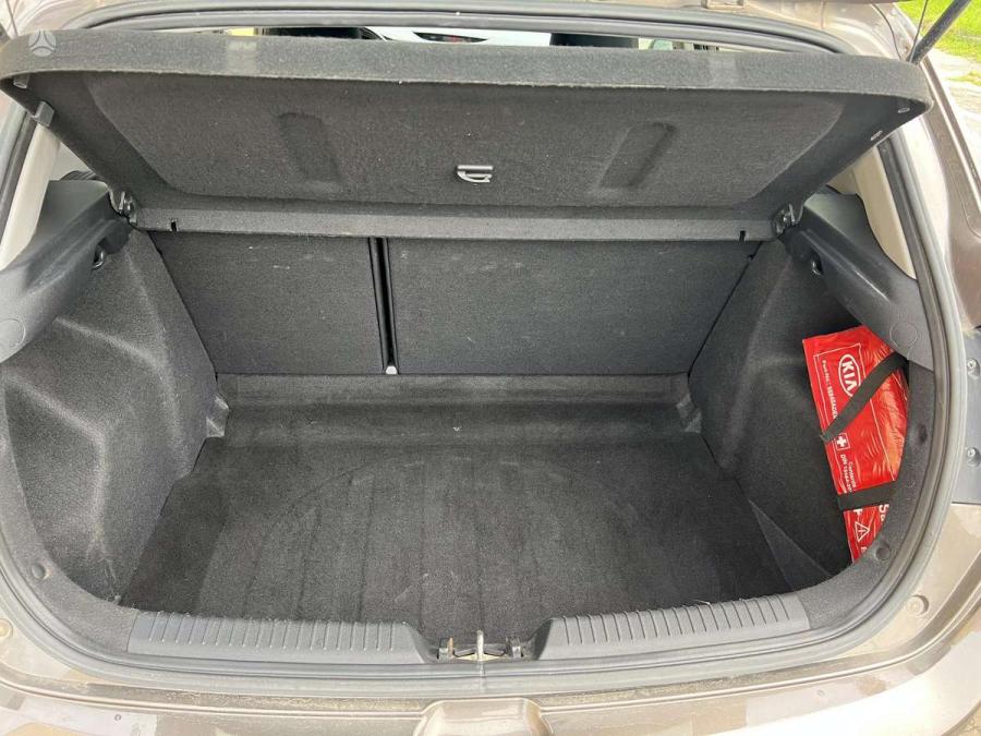 Brown Kia Ceed 2018 in Vilnius, with an engine capacity of 1.58 L and mileage of 203 thousand km for 4500 €, photo 11 on AUTOMOTO.COM.LV