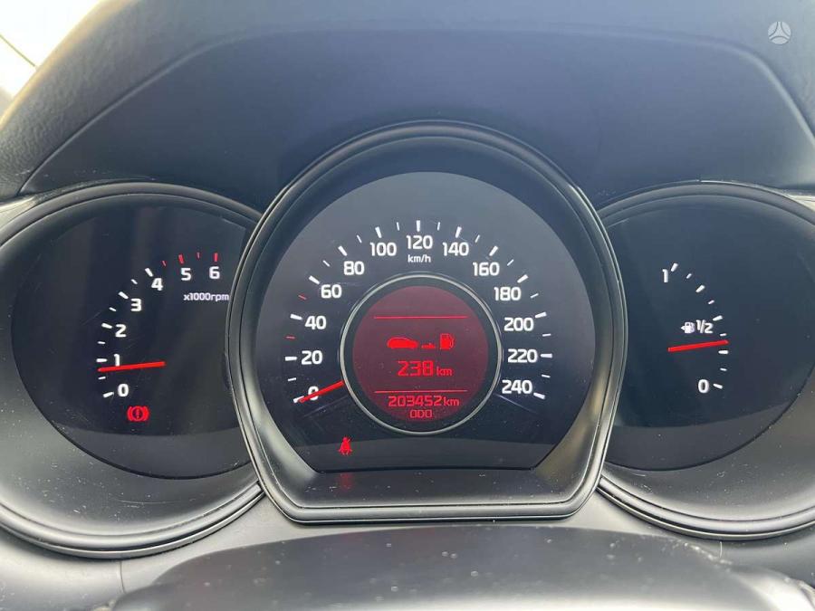 Brown Kia Ceed 2018 in Vilnius, with an engine capacity of 1.58 L and mileage of 203 thousand km for 4500 €, photo 12 on AUTOMOTO.COM.LV