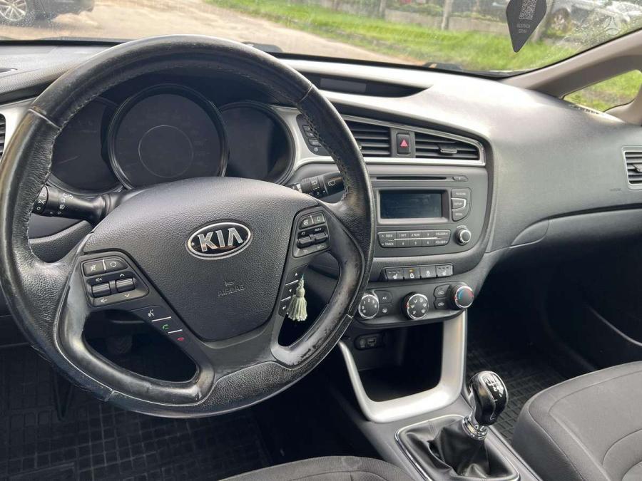 Brown Kia Ceed 2018 in Vilnius, with an engine capacity of 1.58 L and mileage of 203 thousand km for 4500 €, photo 13 on AUTOMOTO.COM.LV