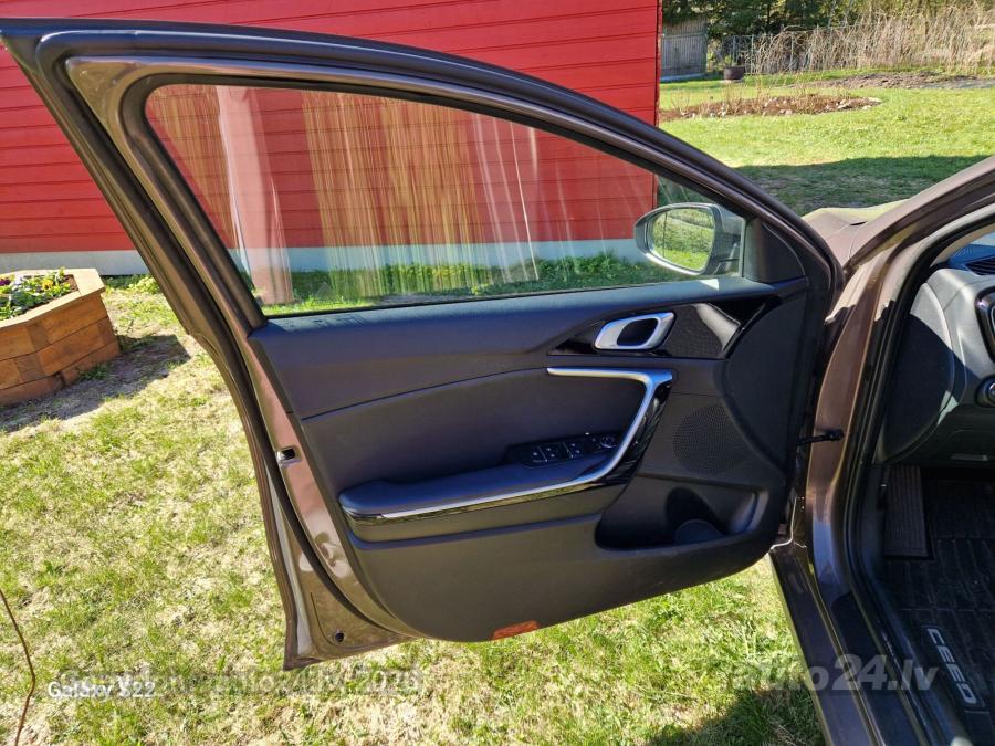 Brown Kia Ceed 2021 in Tallinn, with an engine capacity of 1.50 L and mileage of 61 thousand km for 13900 €, photo 20 on AUTOMOTO.COM.LV