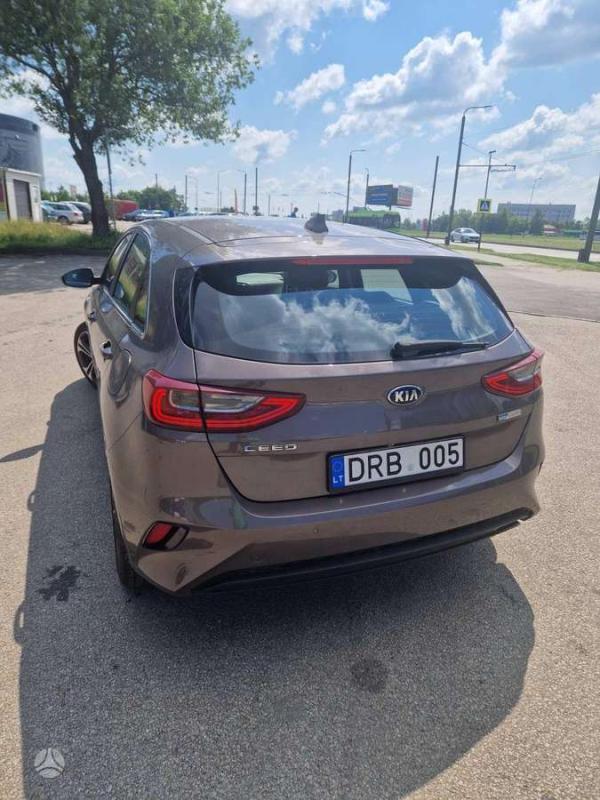 Brown Kia Ceed 2021 in Kaunas, with an engine capacity of 1.60 L and mileage of 104 thousand km for 8000 €, photo 2 on AUTOMOTO.COM.LV