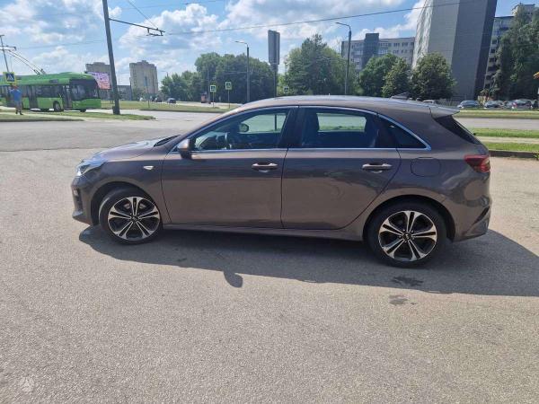 Brown Kia Ceed 2021 in Kaunas, with an engine capacity of 1.60 L and mileage of 104 thousand km for 8000 €, photo 3 on AUTOMOTO.COM.LV