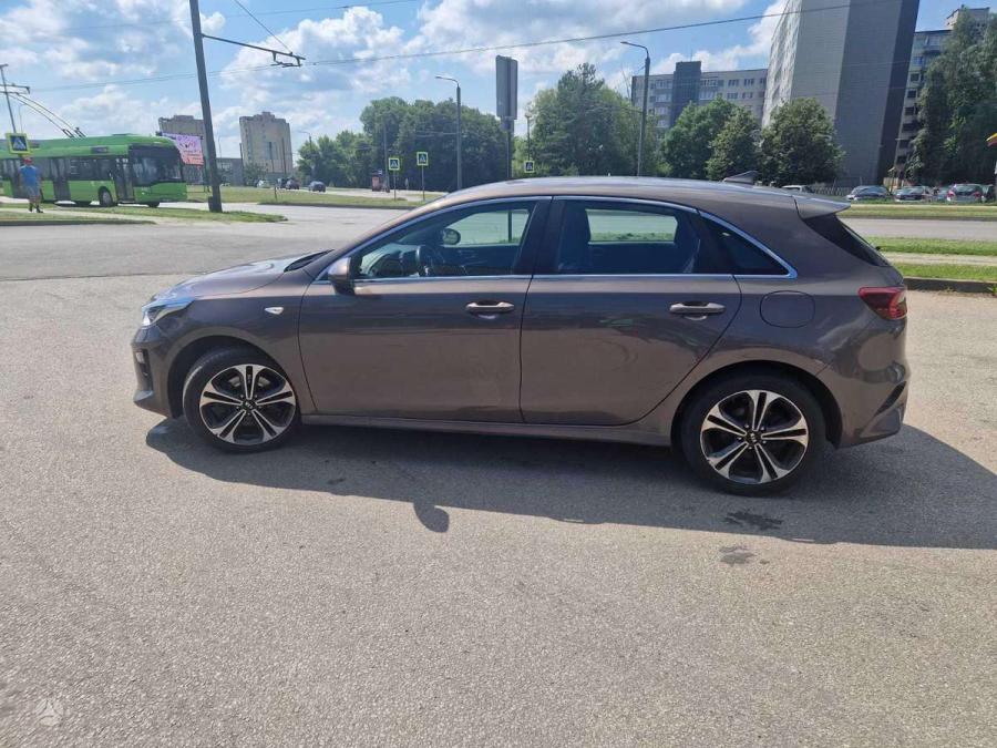Brown Kia Ceed 2021 in Kaunas, with an engine capacity of 1.60 L and mileage of 104 thousand km for 8000 €, photo 4 on AUTOMOTO.COM.LV