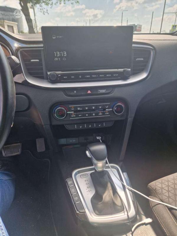 Brown Kia Ceed 2021 in Kaunas, with an engine capacity of 1.60 L and mileage of 104 thousand km for 8000 €, photo 5 on AUTOMOTO.COM.LV